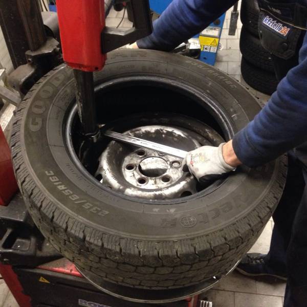 Reifenwechsel und Radwechsel - Anleitung| kfzteile24.de